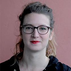 Aude Seigne est titulaire d’un master en littérature française